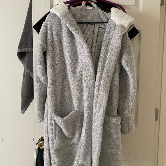 PINK Victoria's Secret | Bath & Body | Fuzzy Pink Brand Robe | Poshmark